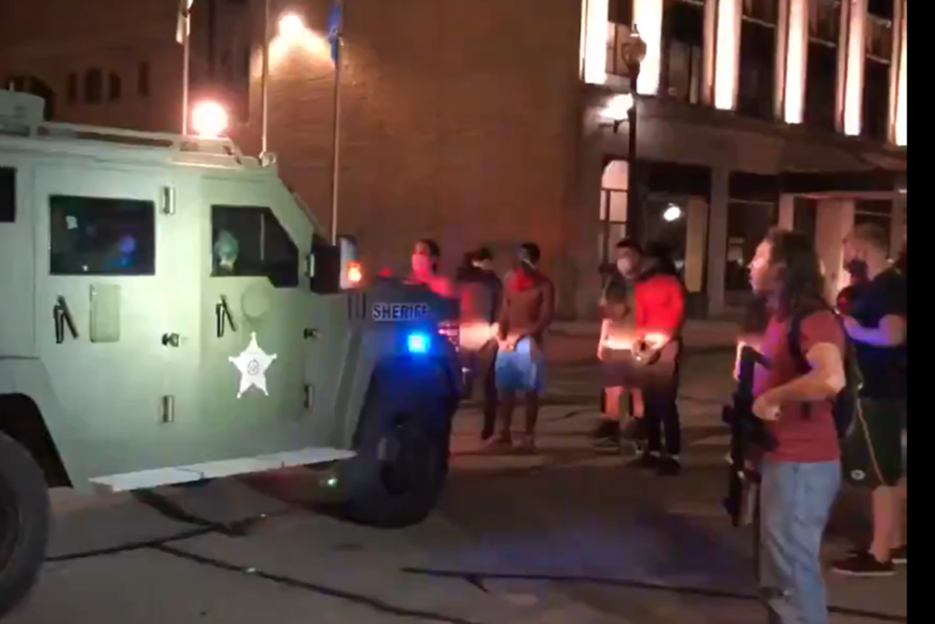 Armed rioters stopped police at checkpoint in Wisconsin