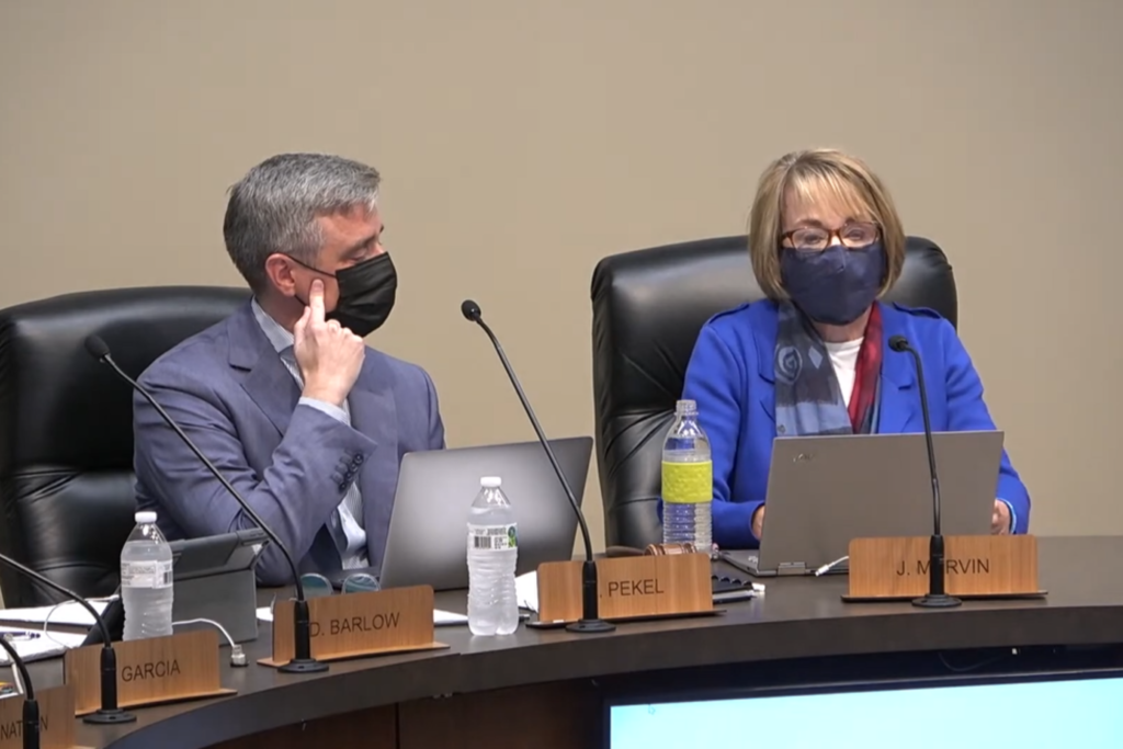 Rochester schools to ban parents for one year if they don't wear masks ...