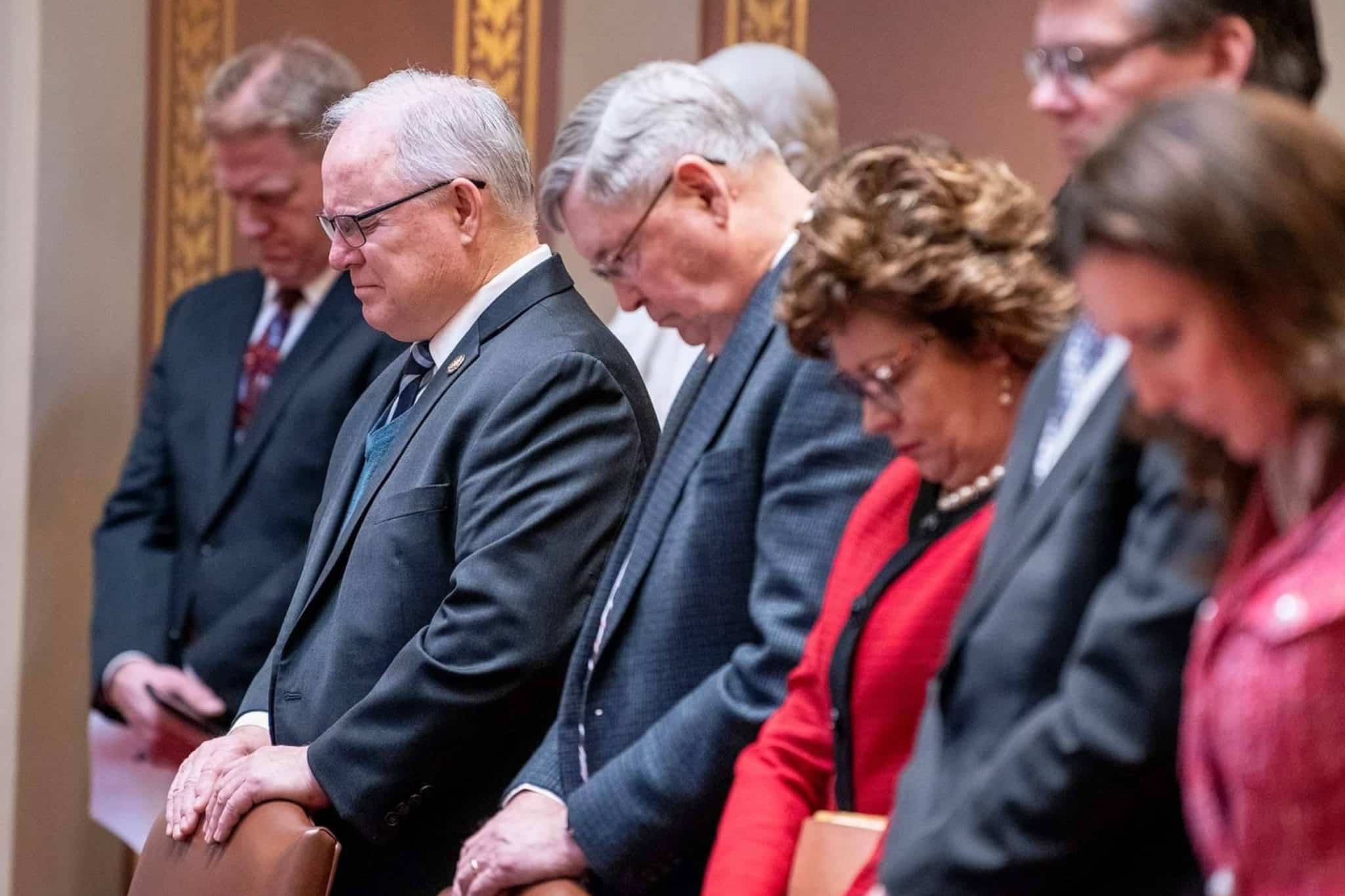 Legislative chaplains say they can't say Jesus during opening prayers