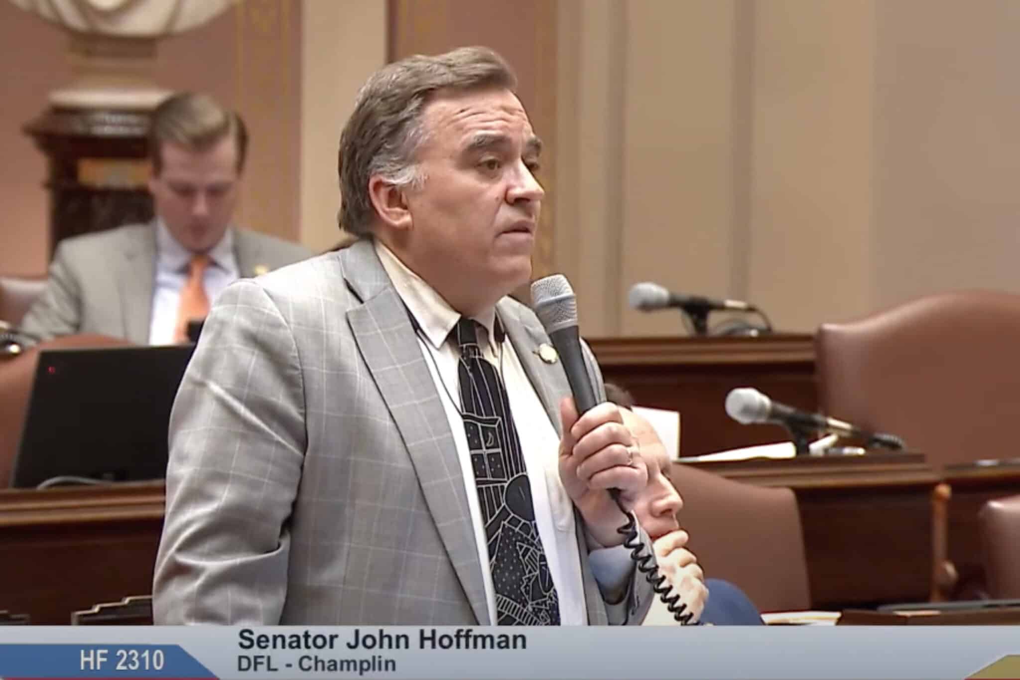 Senate DFLer breaks ranks, joins GOP in vote to halt official redesign ...