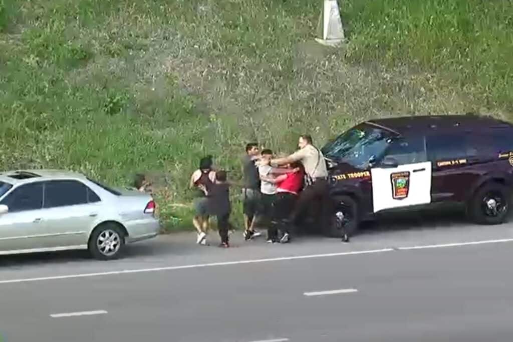 VIDEO: Family members interfere with DUI stop, reach for trooper's ...