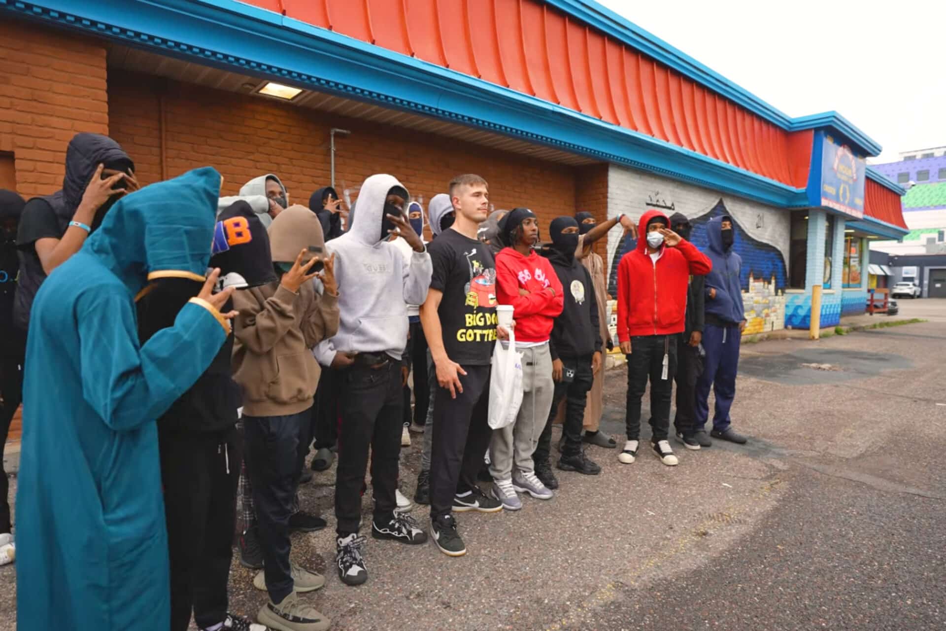 YouTuber goes 'inside a Somali gang war' in Minneapolis