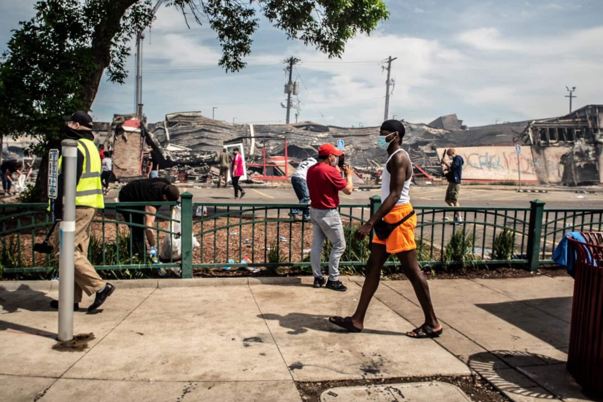 EXCLUSIVE: Riot photographer shares never-before-seen photos, says Walz ...