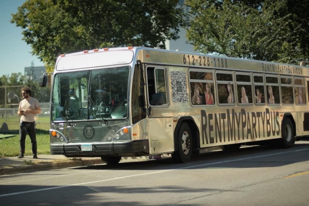 VIDEO: 'Hotties for Harris' bus rolls through U of M, but few show up