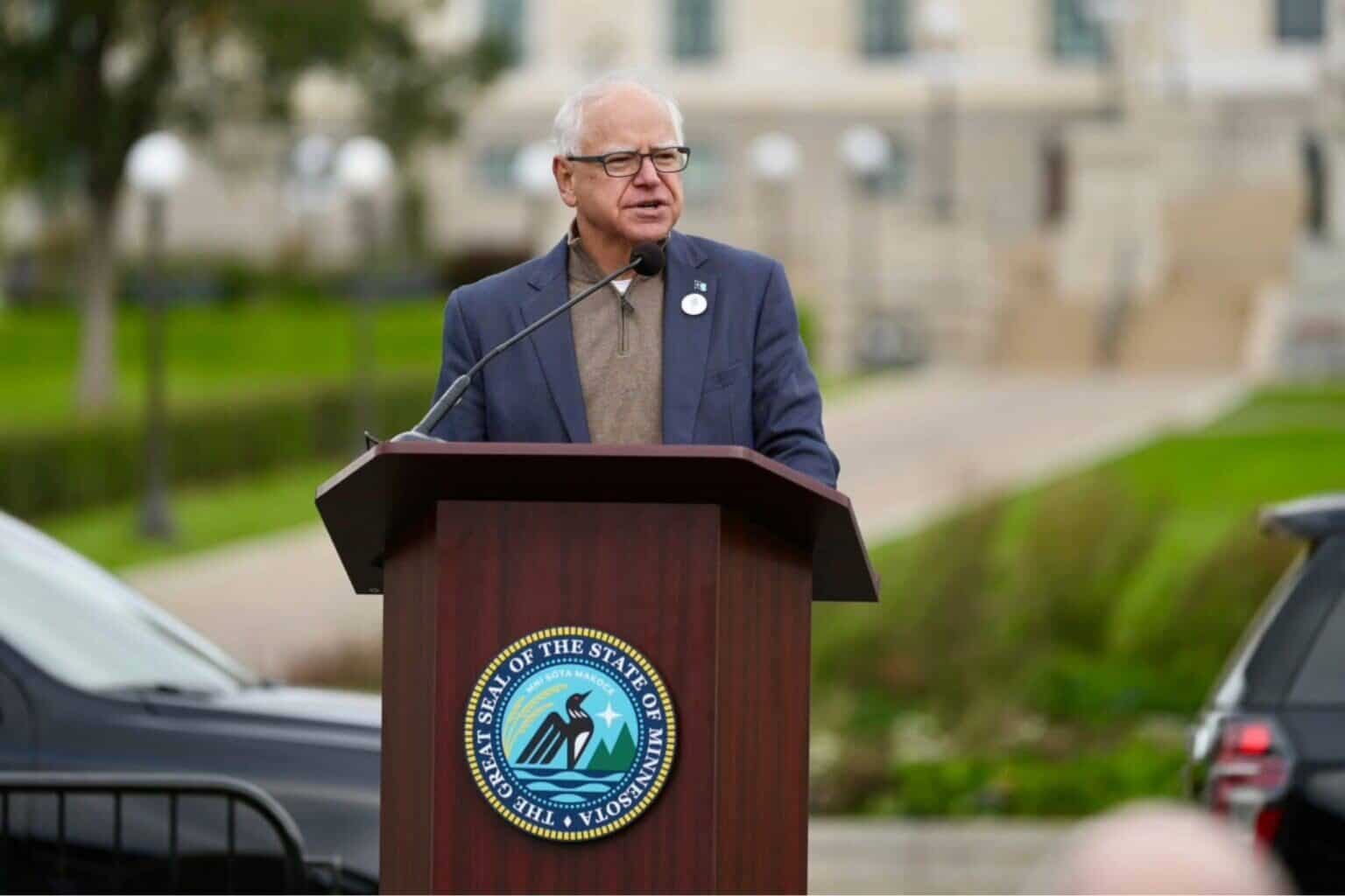 Gov. Tim Walz drops bid for third term, Republican candidates react ...